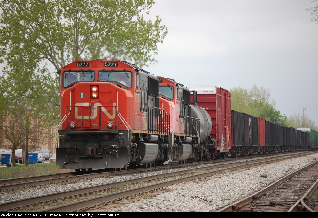 CN 5777 & 5699